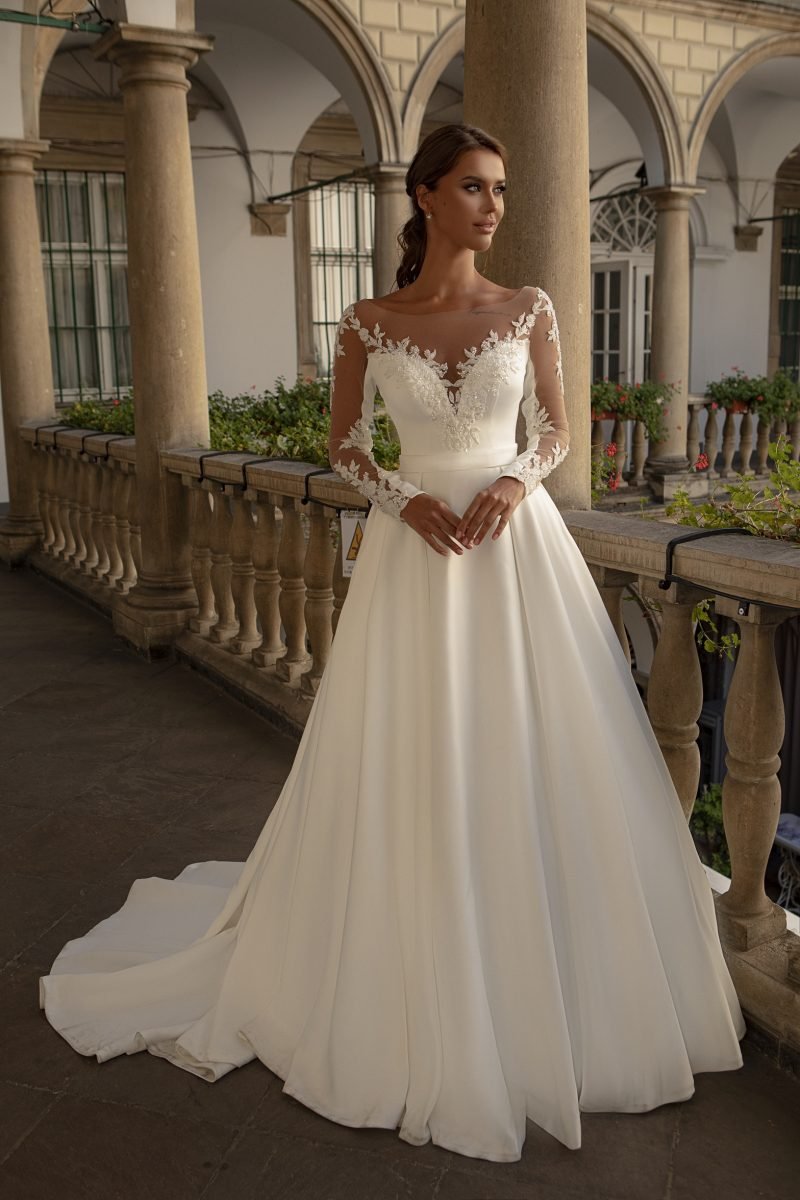 Robe De Mariée A Liseré Sensuelle | Robes de Mariée | Comtesse Mariage