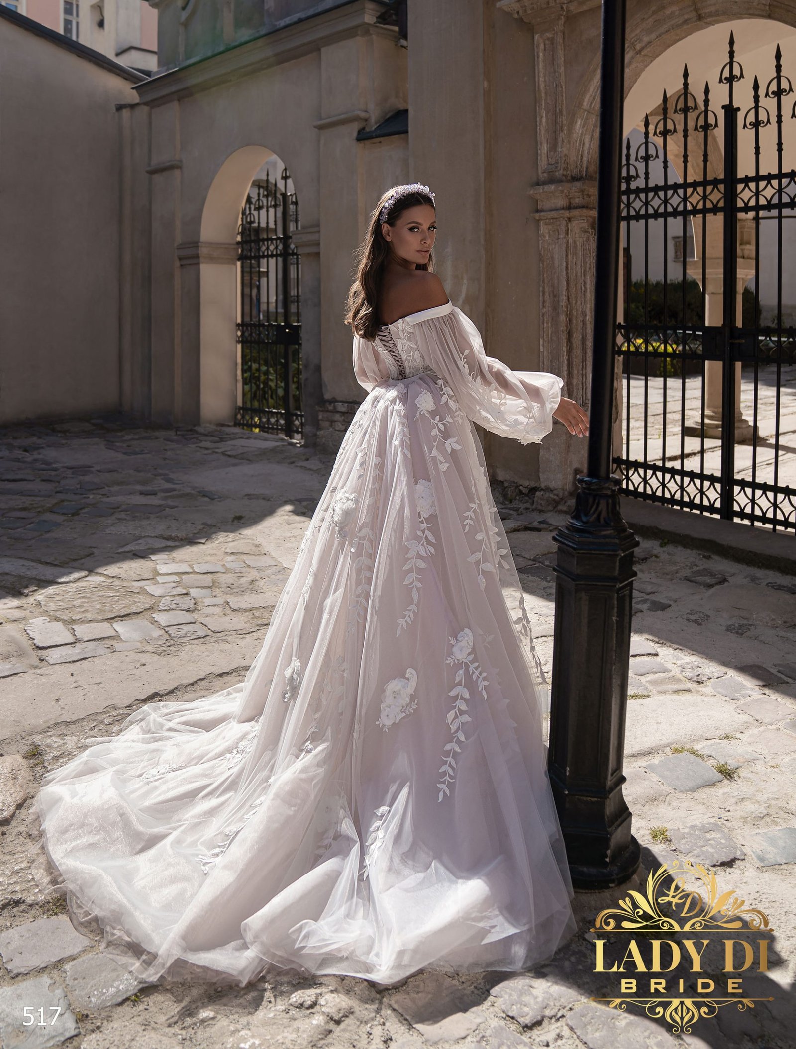 Robe De Mariée Fourreau A Traîne Détachable | Robes de Mariée ...